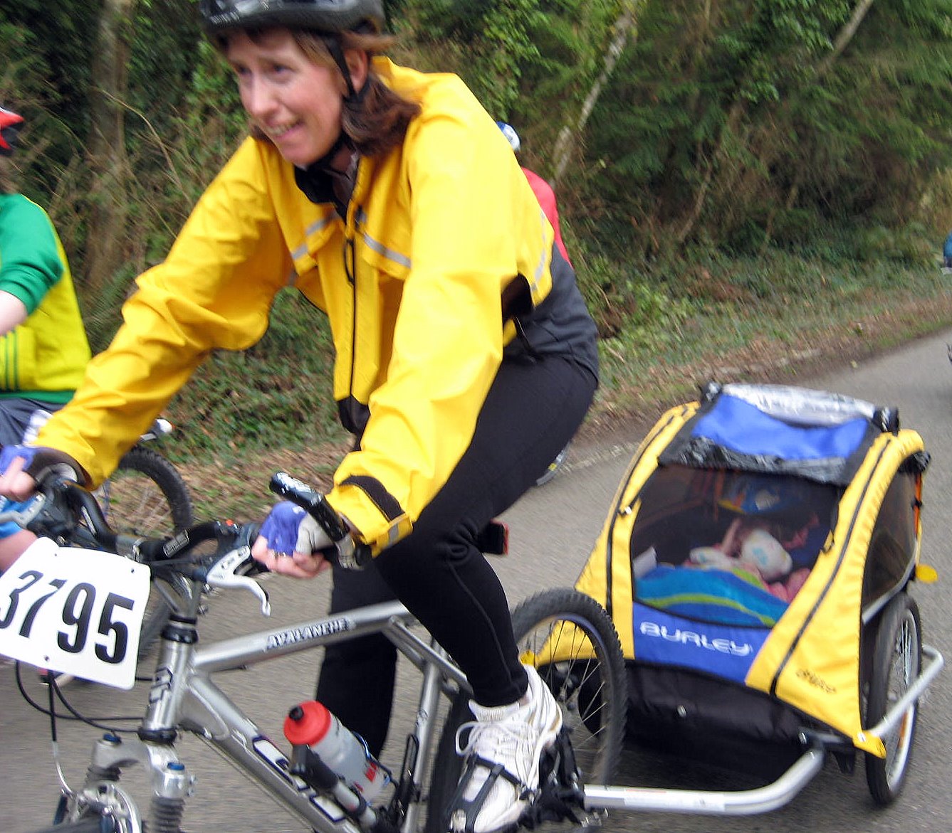 Little tyke gets a lift – Biking Bis