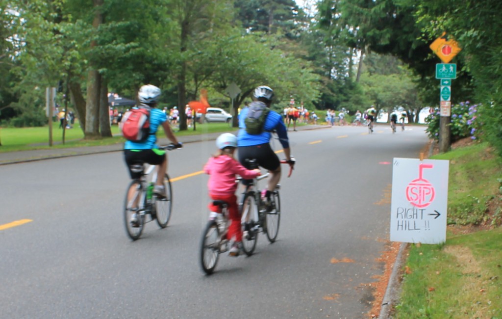 2012 STP cyclists roll out of Seattle for Portland – Biking Bis